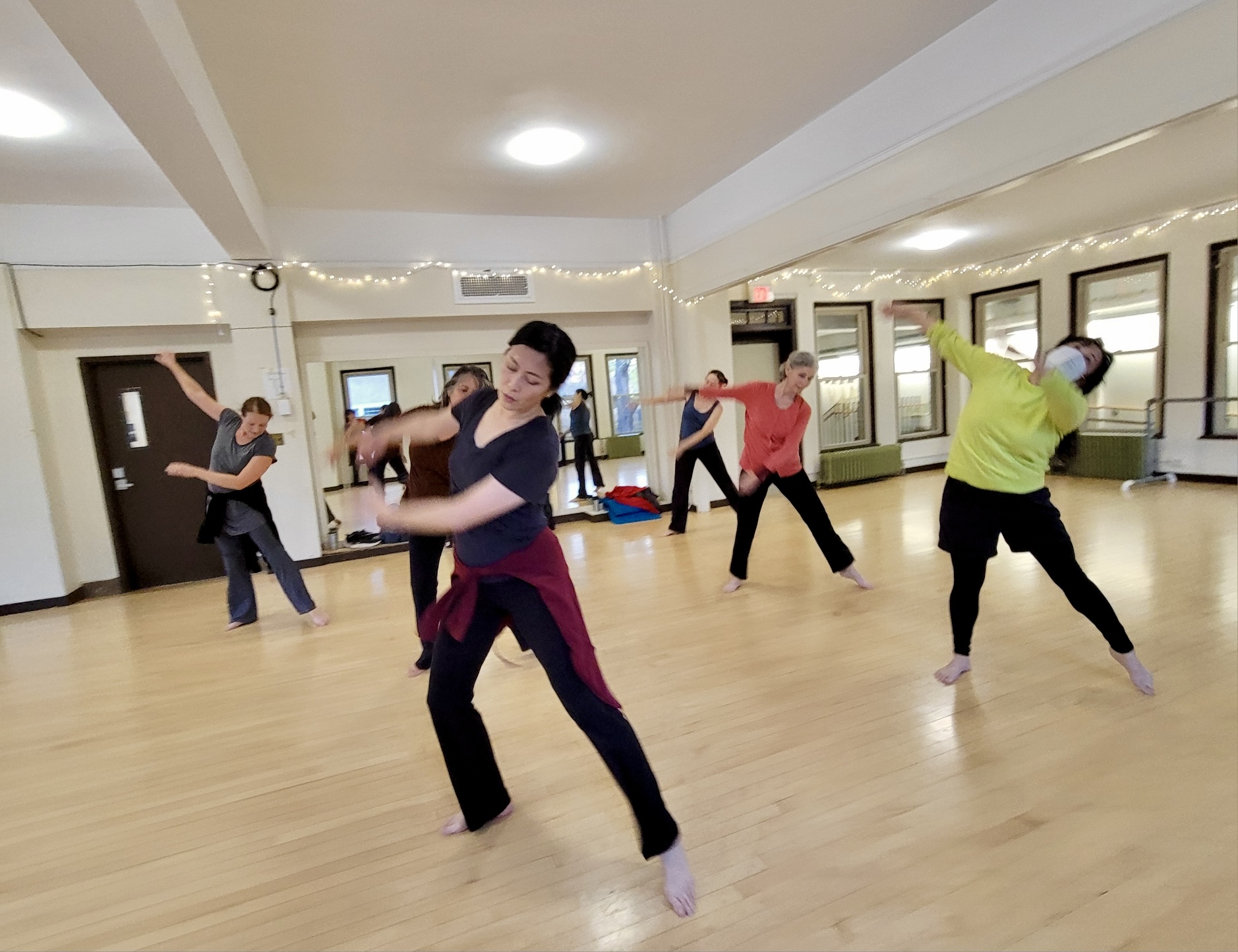 MotionArt Adult Modern Dance Classes : DanceMN