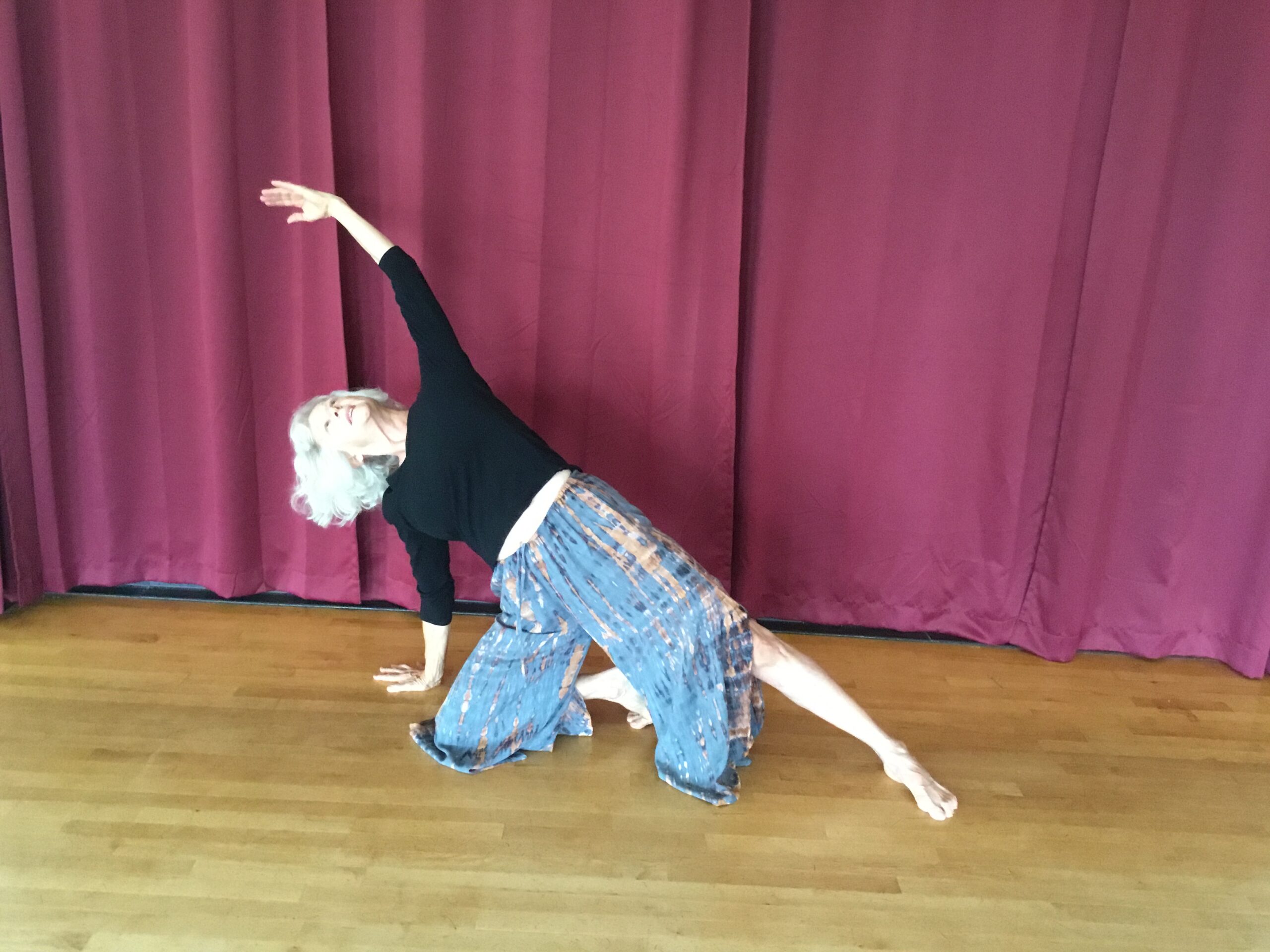 Modern Dance Class with Thern at Tapestry : DanceMN